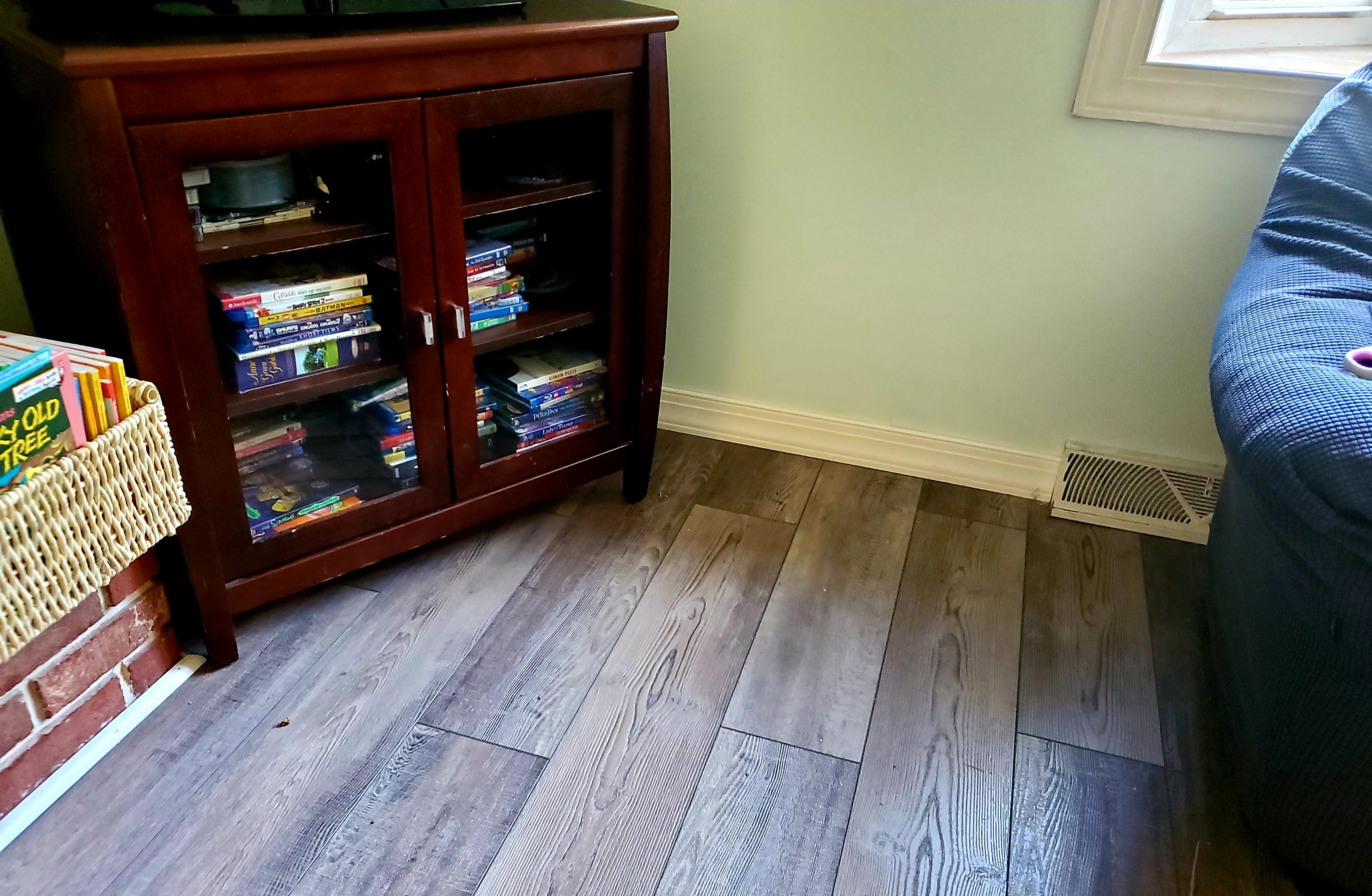 organized living room - The Mom of the Year