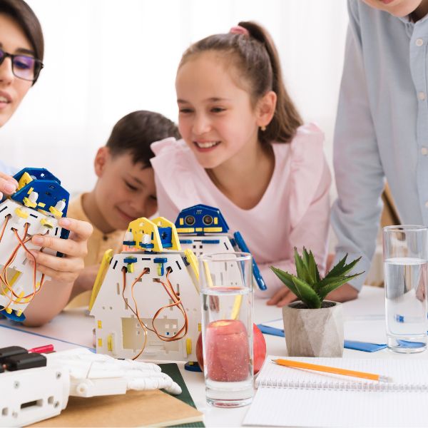 5 Educational Activities for Young Children - The Mom of the Year