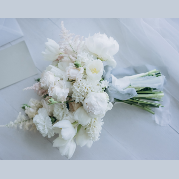 How to Choose the Perfect Florals for Your Wedding - The Mom of the Year